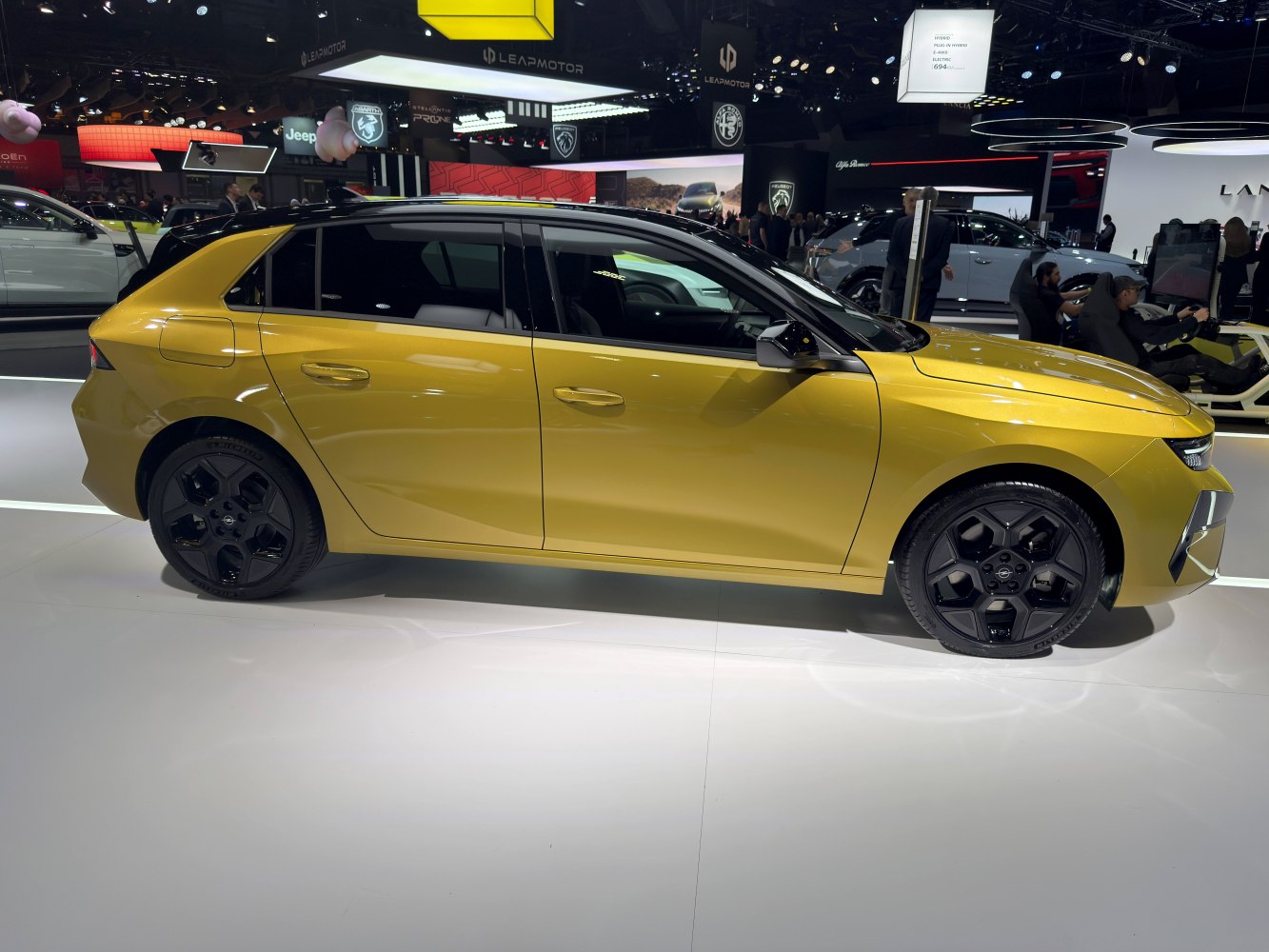 Sleek Side Profile of 2026 Volkswagen Astra L Facelift