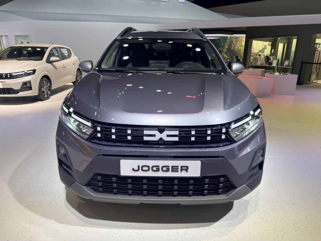 Facelift Front Grille and Headlights of 2026 Jogger