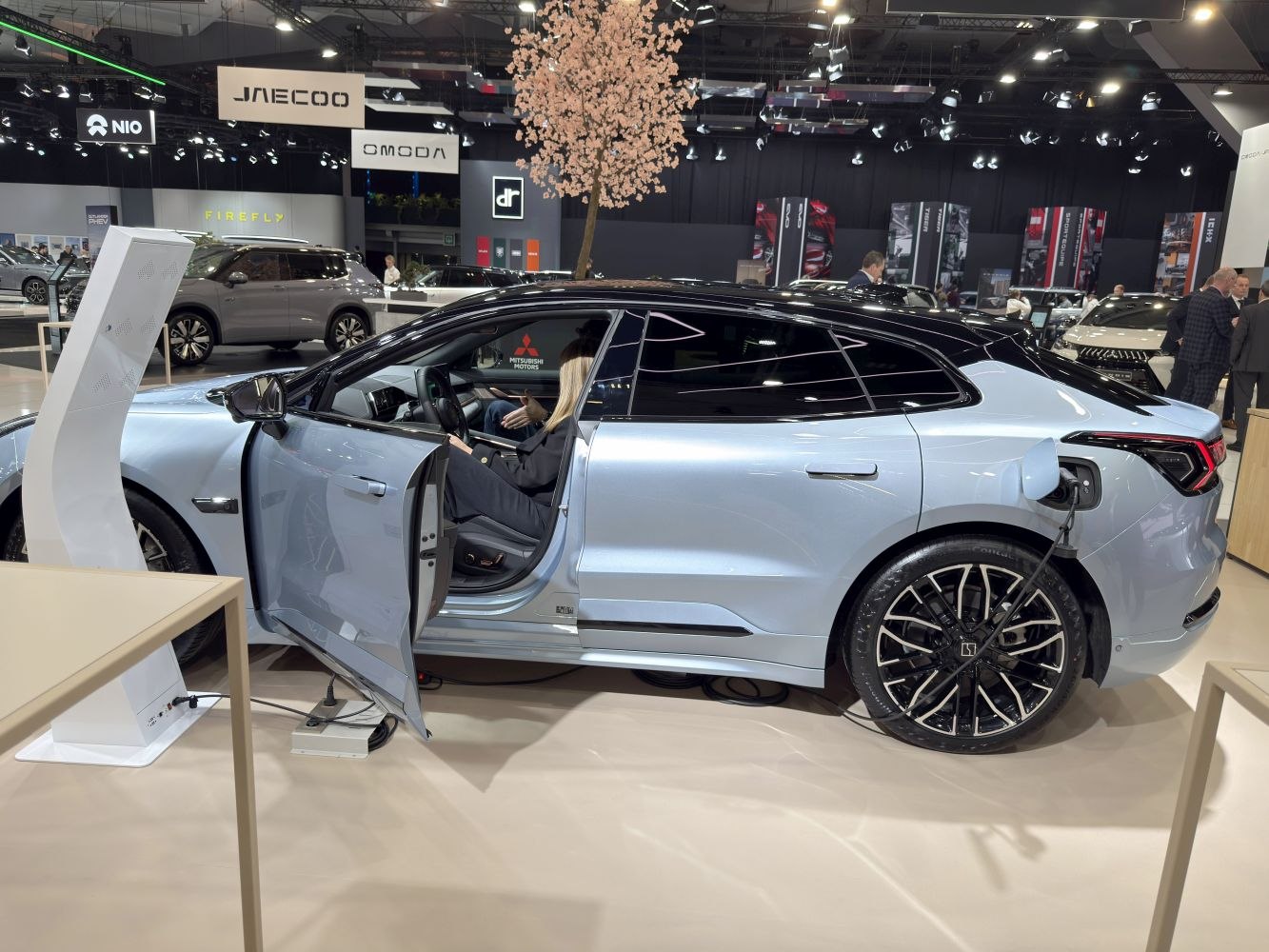 Zeekr 001 Facelift 2025 Electric SUV Charging Station