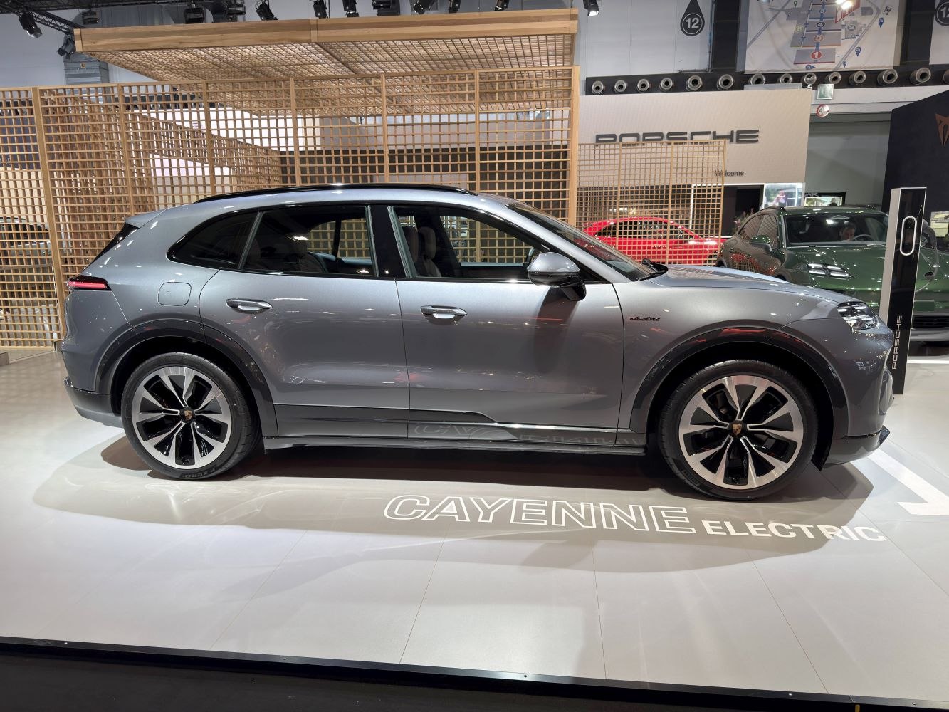 2026 Electric SUV Side Profile with Modern Alloy Wheels