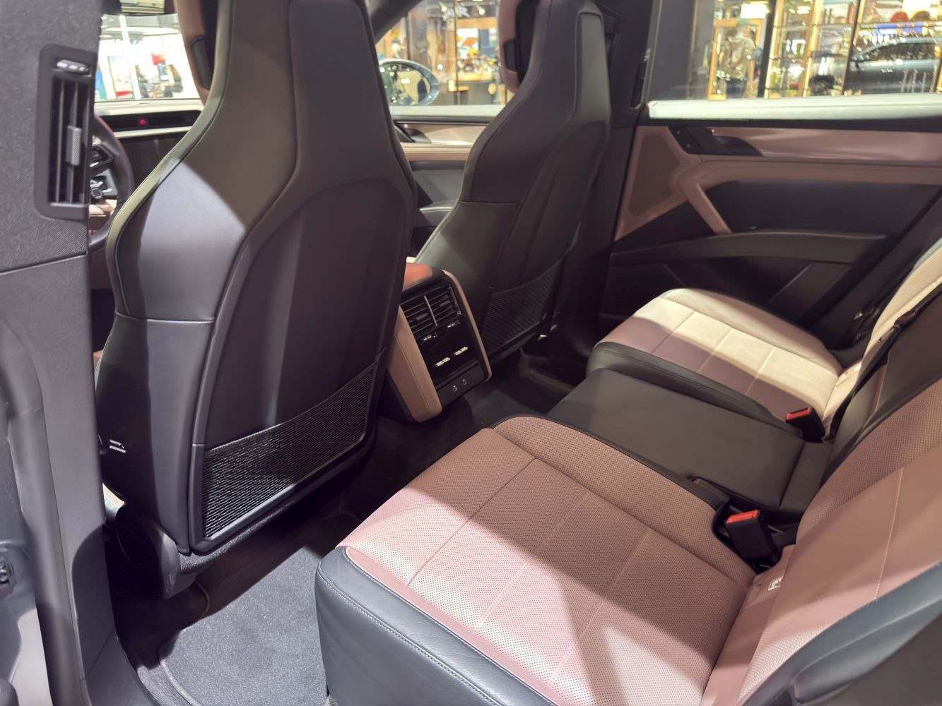 Porsche Cayenne IV Electric 2026 Rear Seat Interior Comfort