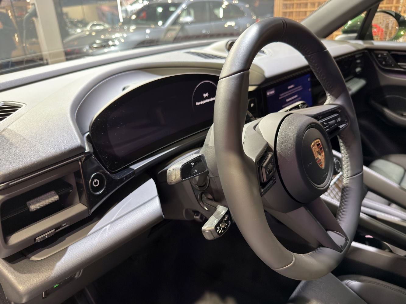 2024 Porsche Macan II Electric Modern Steering Wheel & Digital Display