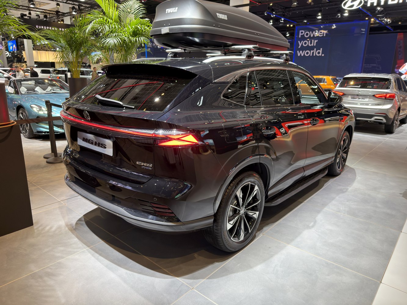 MG HS II 2025 SUV with Roof Cargo Box