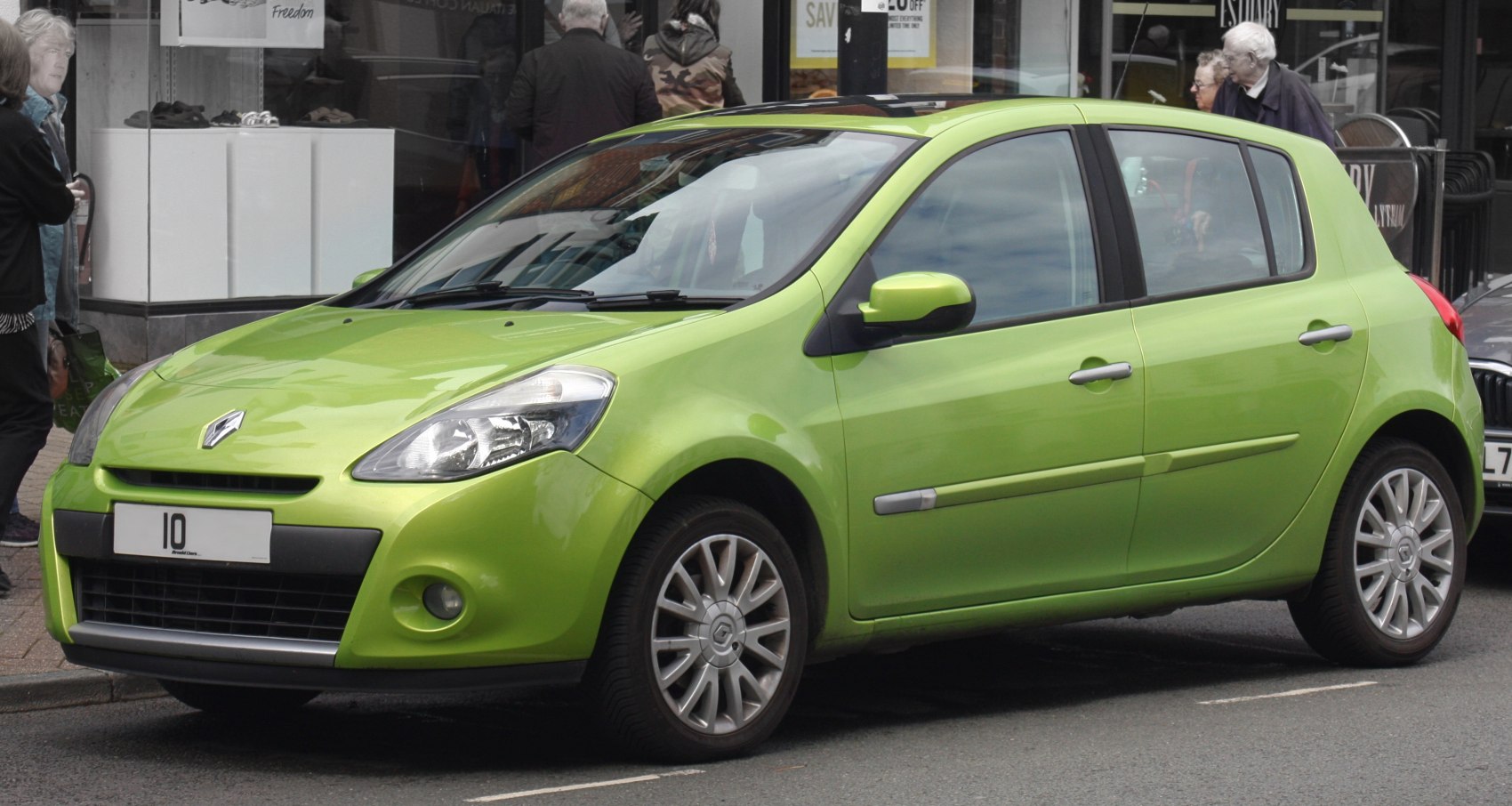 Renault Clio III Phase II 2010 5-Door Hatchback Dimensions & Overview
