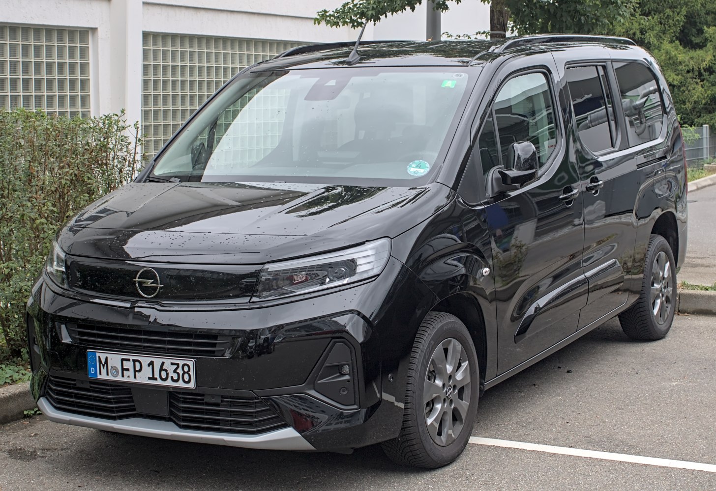 Opel Combo XL E 2024 Facelift - Spacious Minivan Specs & Features
