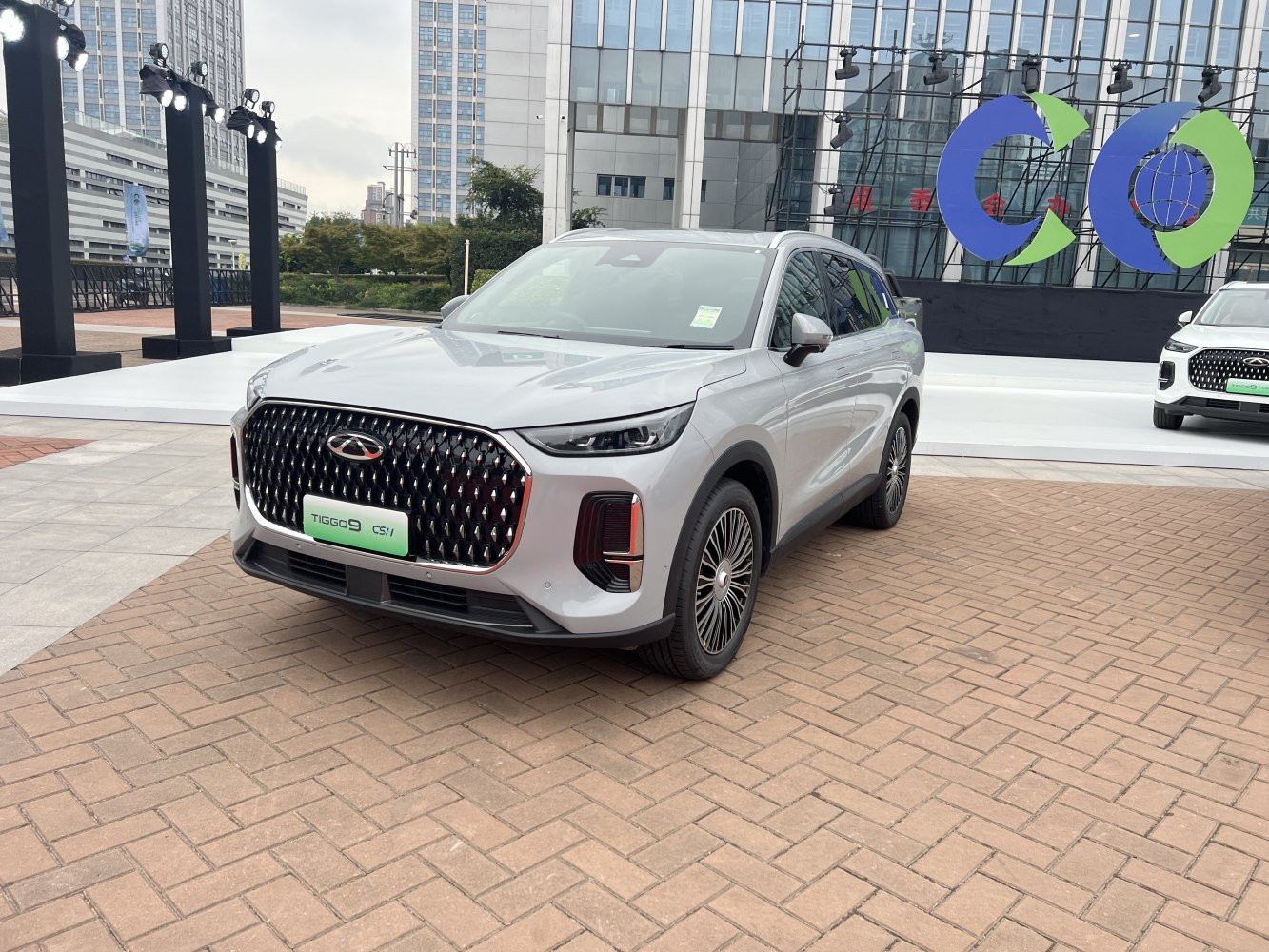 2025 Modern SUV with Distinctive Large Black Grille and LED Headlights