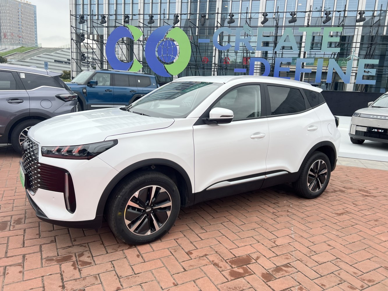 2026 Chery Tiggo 4 (facelift 2025) - 3/4 Front-Left View | VehicleSizes.com